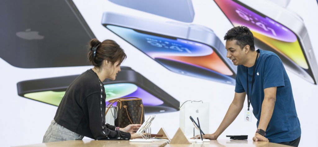 Bloomberg: Apple courts the well-to-do | Philip Elmer‑DeWitt